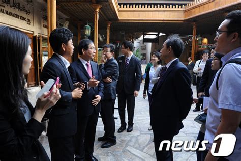 두바이 전통시장 찾은 박원순 시장 뉴스1