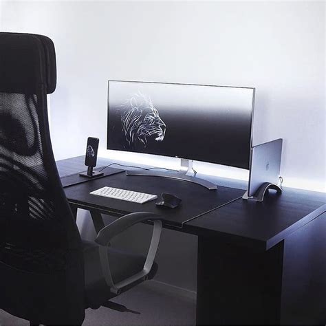 Pin by iwm on Espaço de trabalho no escritório Desk setup Video game rooms Home office setup