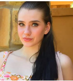 Emma Indica Age Career Family Net Worth Height Bio 2024