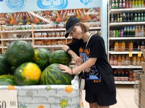 Создать мем бедный арбуз выбрать арбуз продавец овощей и фруктов Картинки Meme