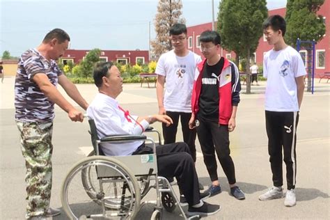 代县阳明堡镇中学校长谢来虎的先进事迹 凤凰网视频 凤凰网