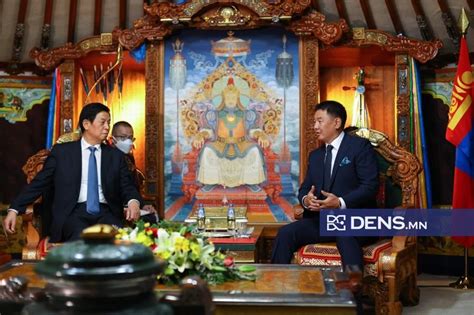 Монгол Улсын Ерөнхийлөгч У Хүрэлсүхэд БНХАУ ын БХАТИХ ын Байнгын хорооны дарга бараалхжээ Dens