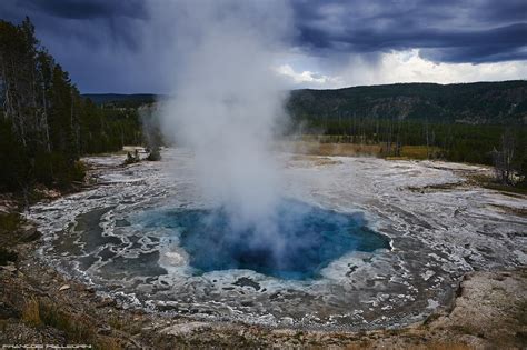 Artemisia Geyser Yellowstone National Park Usa