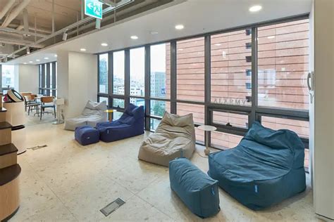 우드톤 따뜻하고 모던한 분위기의 160평 스타트업 사무실 인테리어 서초구 서초동