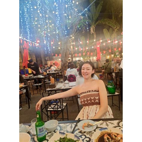 김하얀 김하얀 Added A New Photo