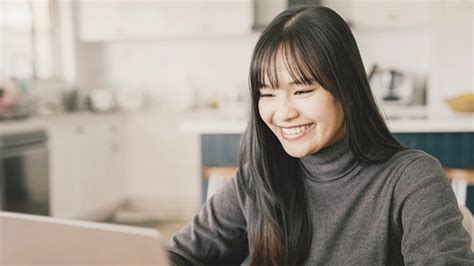 젊은 성인 아시아 여성 재택 근무 원격 학습 온라인 교육 화상 회의 개념 앞머리에 대한 스톡 사진 및 기타 이미지 앞머리 20 29세 Mental Wellbeing