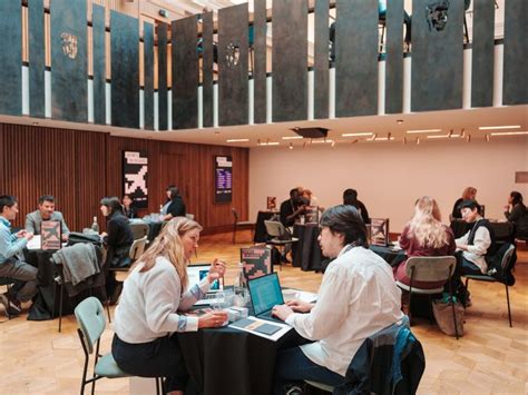 영국판 재벌집 막내아들 프랑스판 유괴의 날 탄생할까 콘진원 K 드라마 첫 월드투어 파이낸셜뉴스