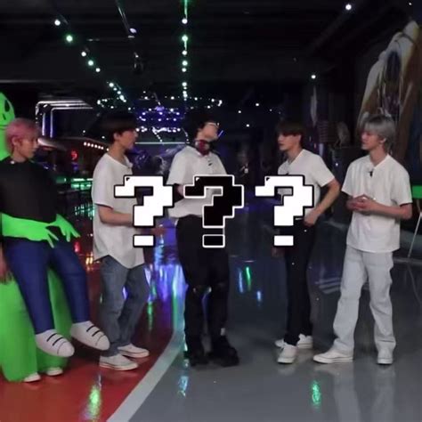 제노 관찰일기🐶 On Twitter 중심 못잡는 동생보고 하루종일 가만히 못있는다고 하면서 미끄러지지않게 슬쩍 발 가져다대고 쳐다보고 신경 써주고 제노 이런 점 좋아