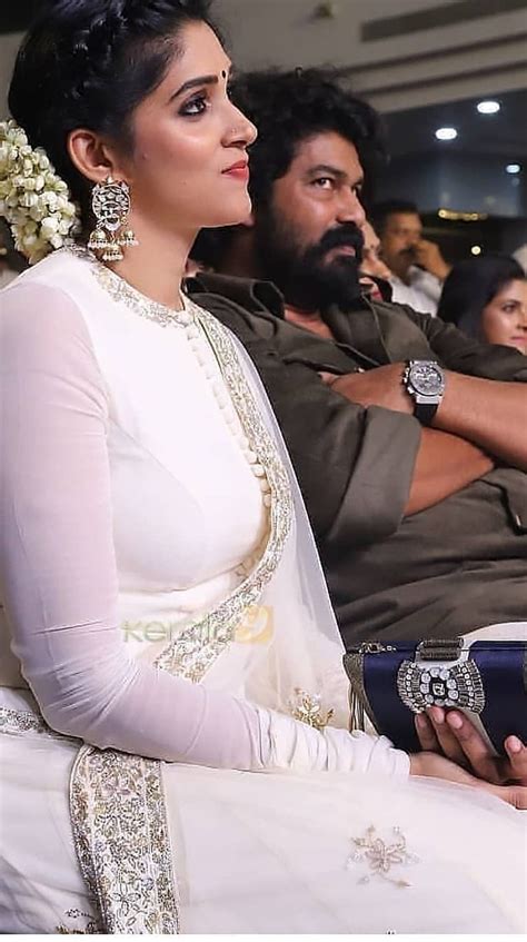 Nyla Usha Nyla Usha Mallu Actress Hd Phone Wallpaper Peakpx