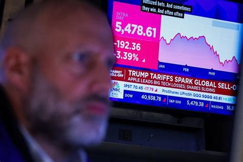 Борсите се сриват доларът пада трилиони изтрити от американската икономика