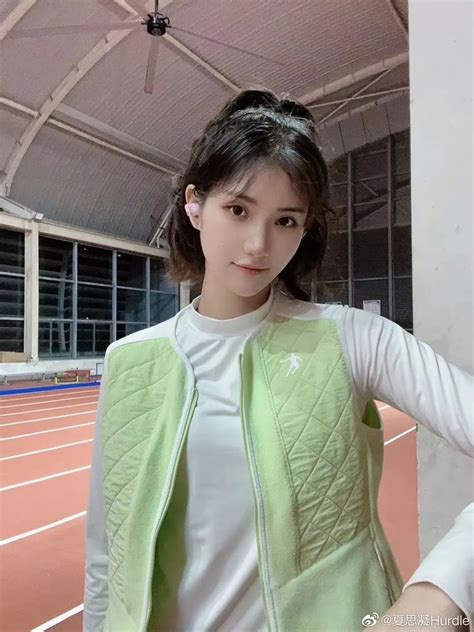 壁纸说田径女神夏思凝 跑道上的仙女 领奖照封神了