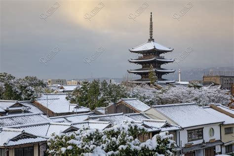 雪の八坂塔 写真 アールクリエーション