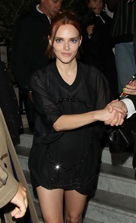 Madeline Brewer Burberry Aftershow Party In London 09 26 2022 • Celebmafia