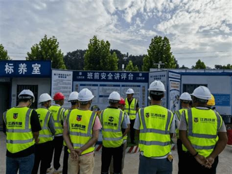 不惧烤验致敬高温下的坚守 作业 施工 建设