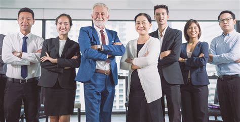 그룹 초상화 젊은 창조적 인 사업가 성공 프로젝트 와 팀 비즈니스 사람들 Weare 캐주얼 정장 의상 작업 행복 한 행동 현대 코워킹 공간 경영자에 대한 스톡 사진 및 기타