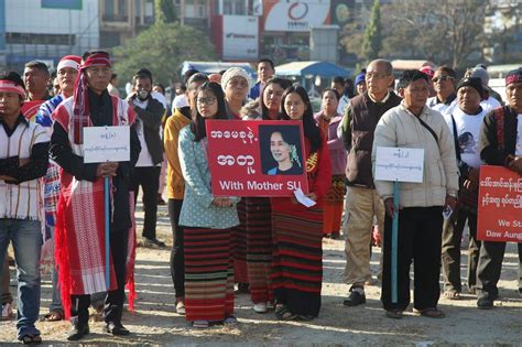 နိုင်ငံတော်၏အတိုင်ပင်ခံပုဂ္ဂိုလ်နှင့်အတူ ရပ်တည်ထောက်ခံပွဲ ရှမ်းပြည်နယ်တွင် ကျင်းပ