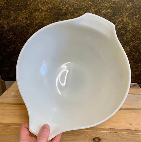 Vintage Pyrex Cinderella Nesting Bowls Shenandoah 443 And 444 Largest Sizes Available Yellow W