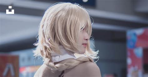 등에 검은 문신이 있는 검은색 민소매 상의를 입은 여자 사진 Unsplash의 무료 中国广东省深圳 이미지