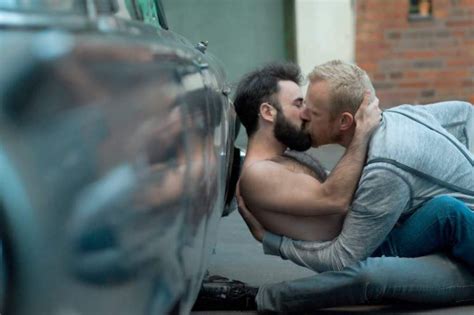 Photo Men Kissing Lpsg Photo Men Kissing Lpsg