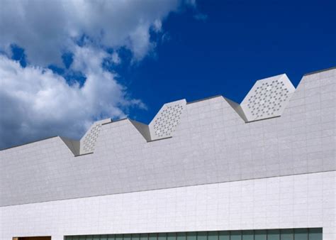 Fumihiko Maki Completes White Granite Museum For Aga Khan Foundation