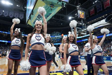 Energetic Cheerleader Photos From This Weekends Ncaa Basketball
