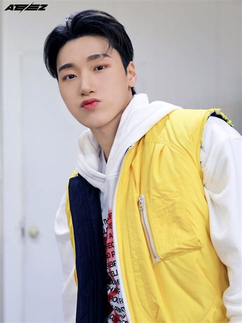 Pin De комнатное растение 🪴 En Choi San Chicas Personas Foto