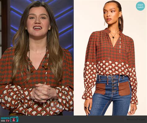 Wornontv Kellys Printed Tie Neck Blouse On The Kelly Clarkson Show
