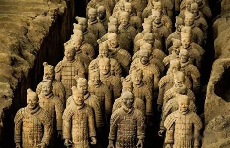 老照片秦始皇兵马俑刚出土时是彩色的 知乎