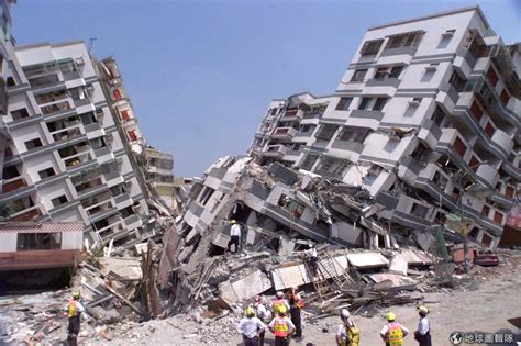 Multiple Buildings Collapse At Least 3 Killed In 6 4 Quake In Taiwan