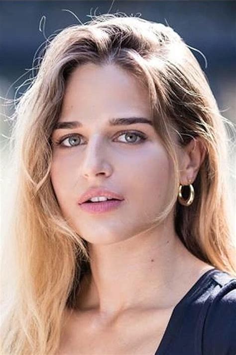 Stephanie Nur Biografía Mejores Películas Series Imágenes Y