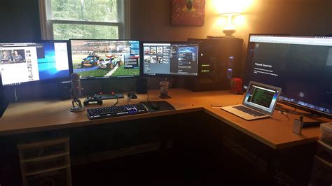 Game Room Design With Three Monitors Setup