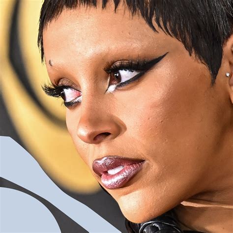 Megan Fox Was Giving Goth Glam Bride At 2023 Grammys Glamour Uk