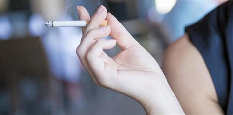 Депутатите разглеждат предложение за пълна забрана на пушенето на обществени места