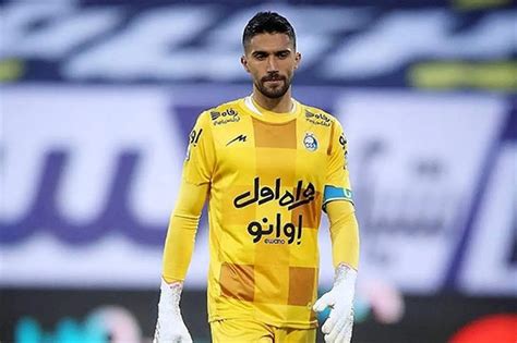 عکس لُخت سیدحسین حسینی با بک گراند قرمز ببینید