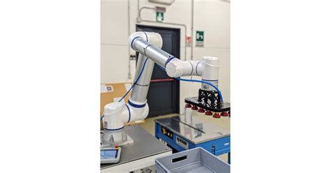 See How Collaborative Robots — Or Cobots — Offer Many Benefits To Help Machine And System