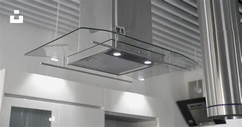 스토브 위의 벽에 장착 된 주방 후드 사진 Unsplash의 무료 가전 제품 이미지