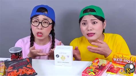 چالش غذا خوری جدید چالش غذا خوری دونا نودل آتشین تند دونا چالش