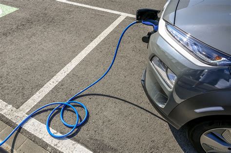 Struikelen Over Een Laadkabel