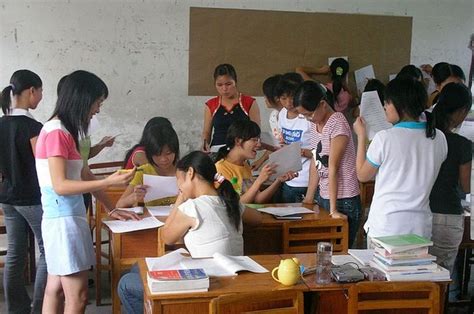Contoh Tolong Menolong Antara Siswa Dengan Guru Adjar