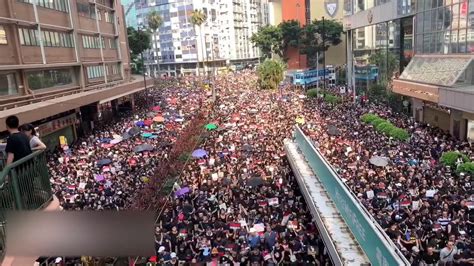 （二百萬港人反送中大遊行）銅鑼灣圍得水泄不通要分流駱克道市民不斷高呼香港加油林鄭下台 Youtube
