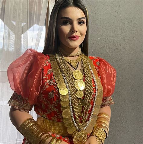 O Gerçek Bir Stil Ikonu 💖 Kraliçem👑 Pullu Oyası Ise Ona Asalet Katan