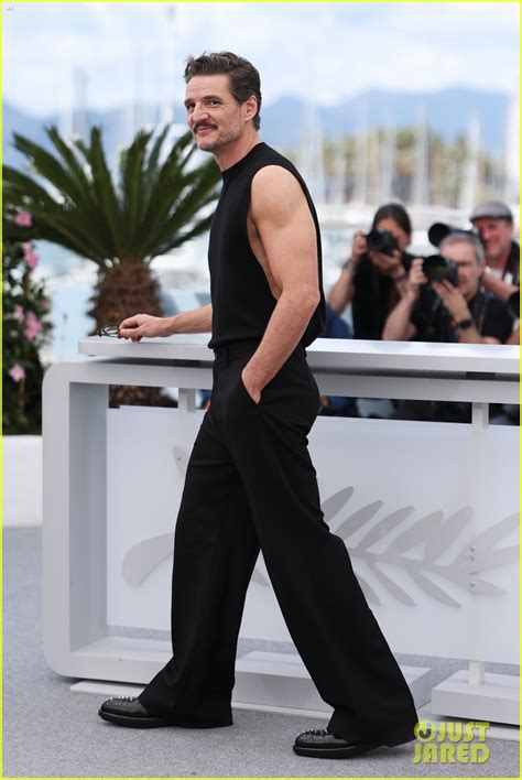 Pedro Pascal Shows Off His Arms At Eddington Photocall With Co Stars
