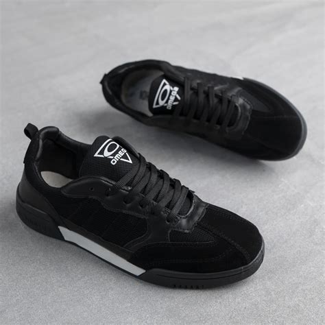 كوتشي شمواه مطعم بالجلد مبطن شبك ميكروفايبر لمقاومة البكتيريا