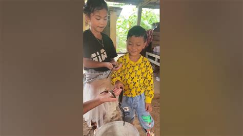 ក្មេងៗ ចាប់ពស់ Youtube