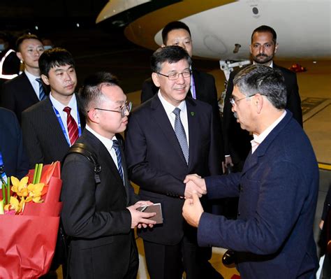 Caretaker Prime Minister Anwarul Haq Kakar Visits China The Pakistan