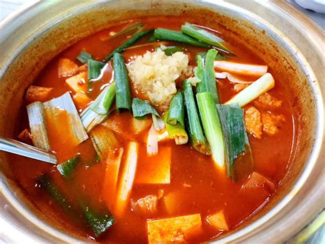 보글보글 정성들여 끓여낸 진한 소울푸드 찌개 맛집 5