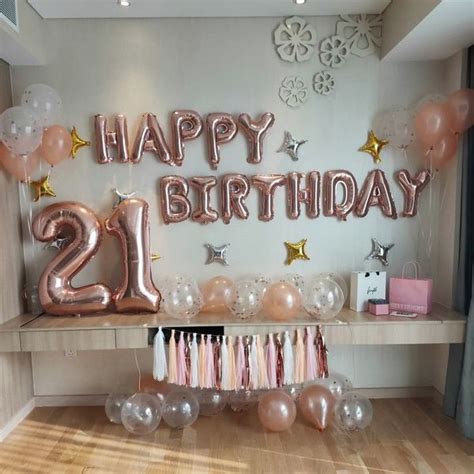 تزیین جشن تولد ساده و لاکچری تزیین دیوار و میز تولد بزرگسال الانت