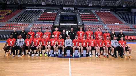 Фудбалска Репрезентација на Македонија Кирил Дојчиновски Роден е на 14 Октомври 1943г