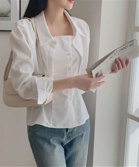 리리앤코 봄과 여름 사이💗 어깨끈 조절이 가능한 뷔스티에와 크롭 셔츠 투피스로 단독 또는 세트로 활용하기 좋아요 허리라인을 슬림하게 잡아주는 스트랩이 포인트