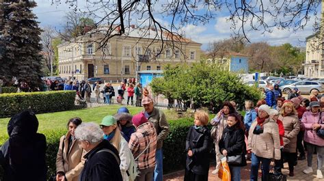 Стотици се поклониха пред мощите на свети Георги Победонесец в манастира край село Гигинци Спомен